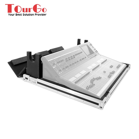 FLIGHT CASE FOR AN ALLEN AND HEATH GL3800-824 CHANNEL MIXING DESK