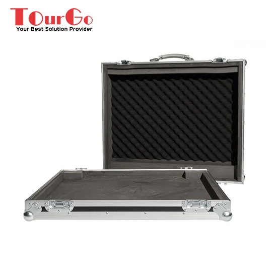 SOUNDCRAFT SIGNATURE 22 MIXER FLIGHT CASE