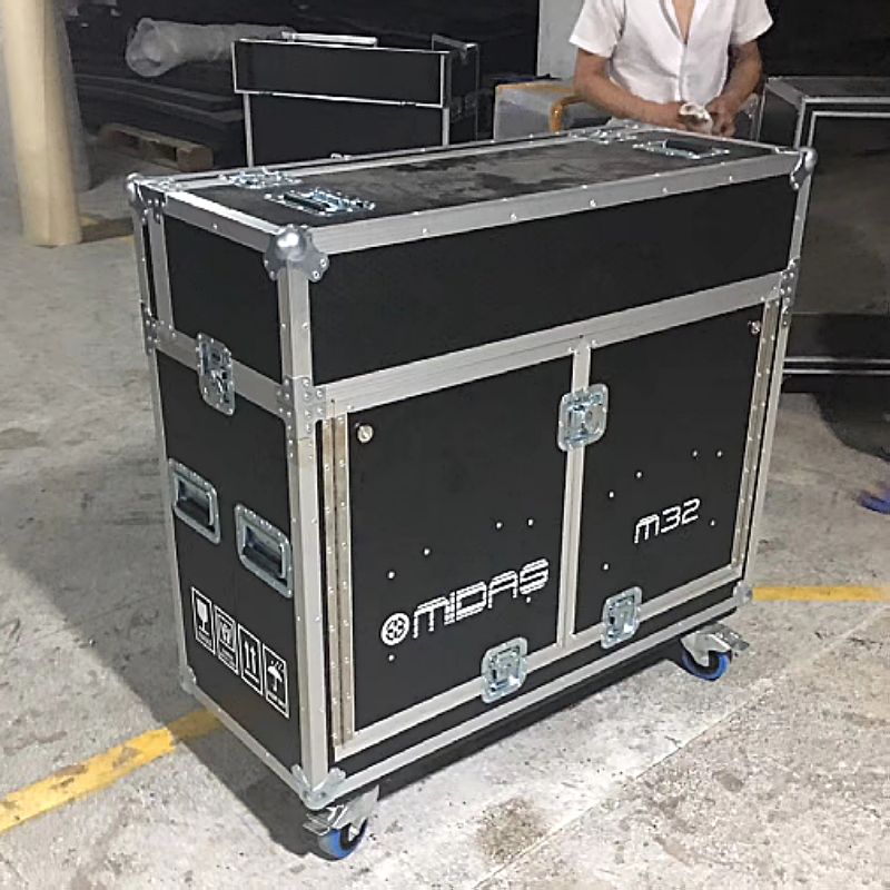 Flight Road Mixer Case for Digital Live Sound Mixing Midas M32